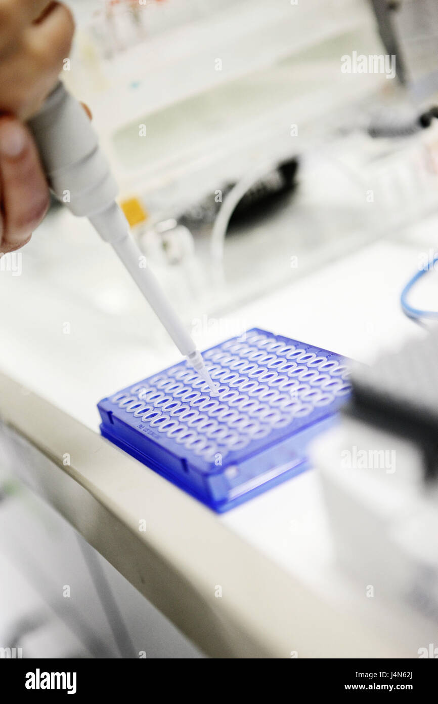 Hand, pipet, medicine, work Stock Photo - Alamy