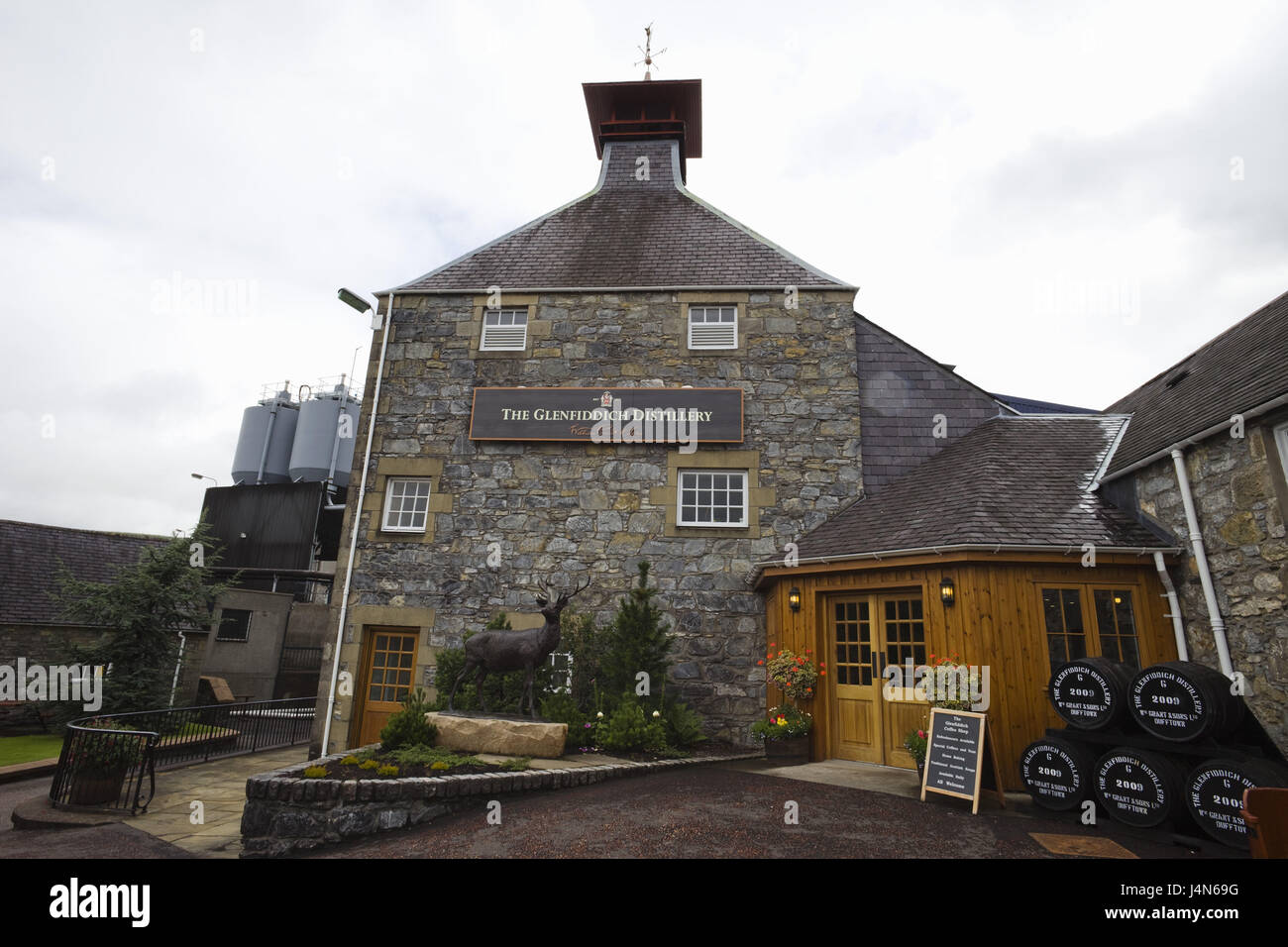 Great Britain, Scotland, Dufftown, Glenfiddich whisky Distillery Stock ...