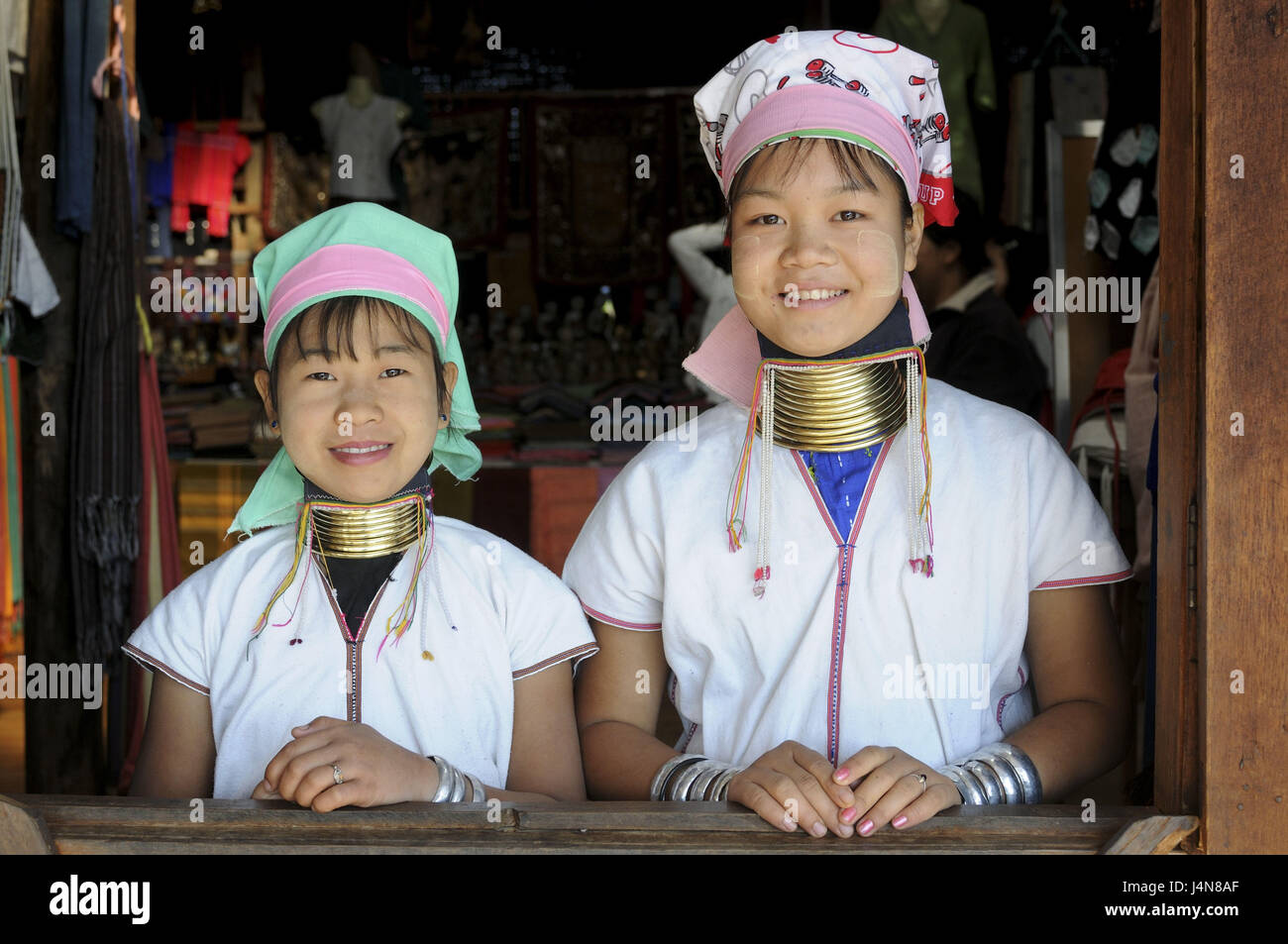 Girls, 'Long Neck', to cirques strain, Inle lake, Myanmar Stock Photo ...