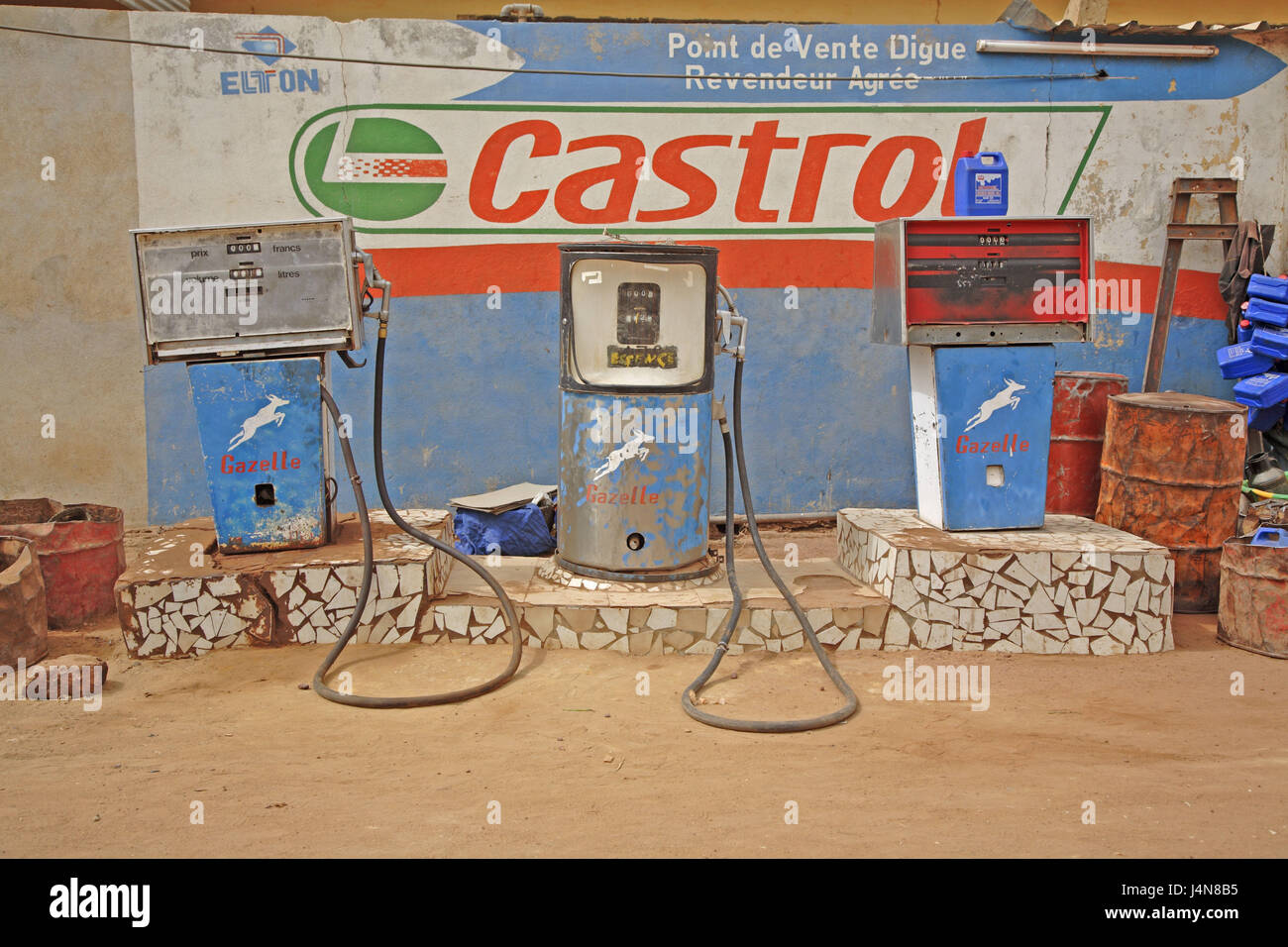 West Africa, Mali, Niger-Binnendelta, city of Mopti, filling station ...