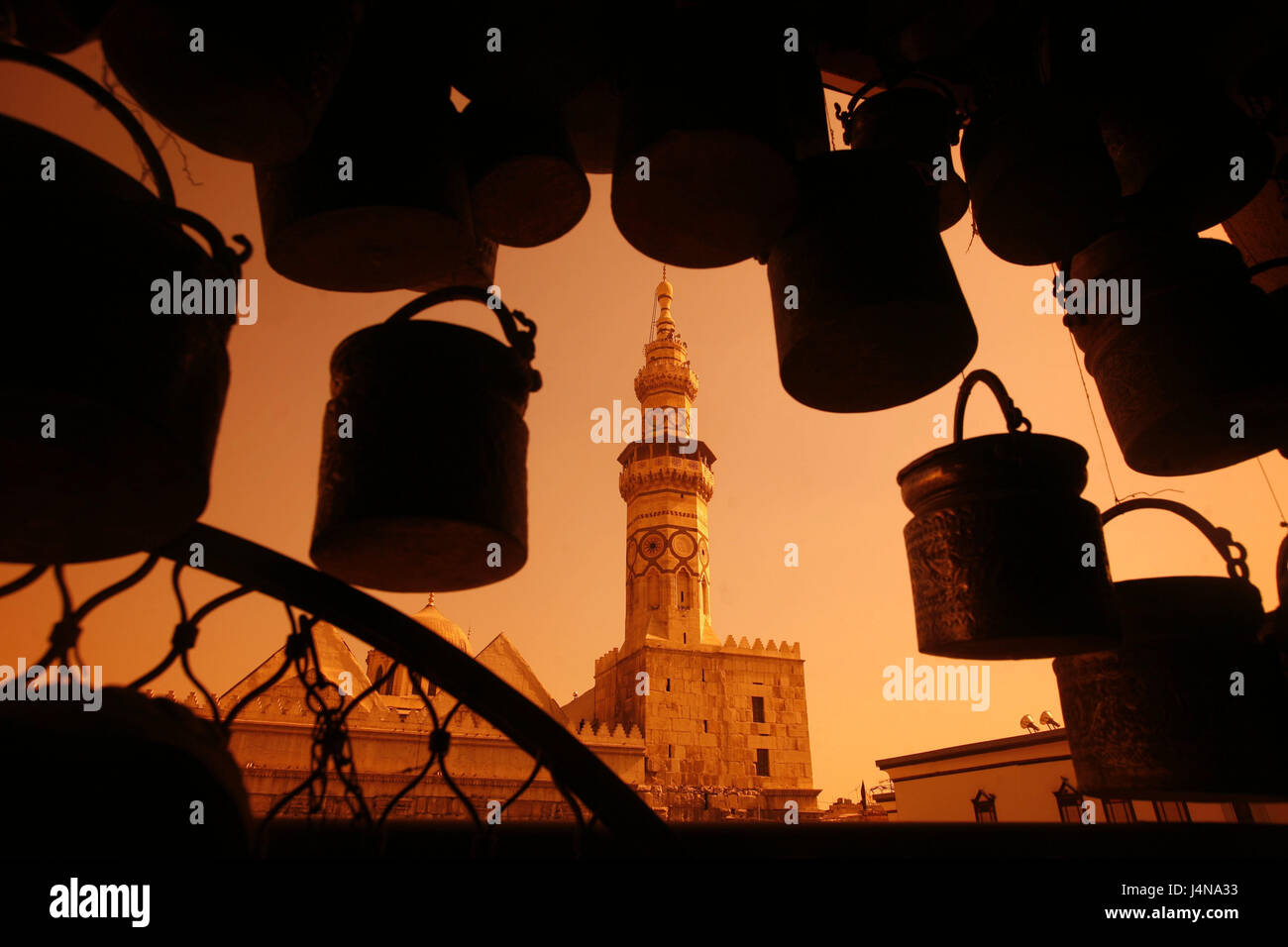 Syria, Damascus, Old Town, Umayyad mosque, minaret, evening light, pots ...