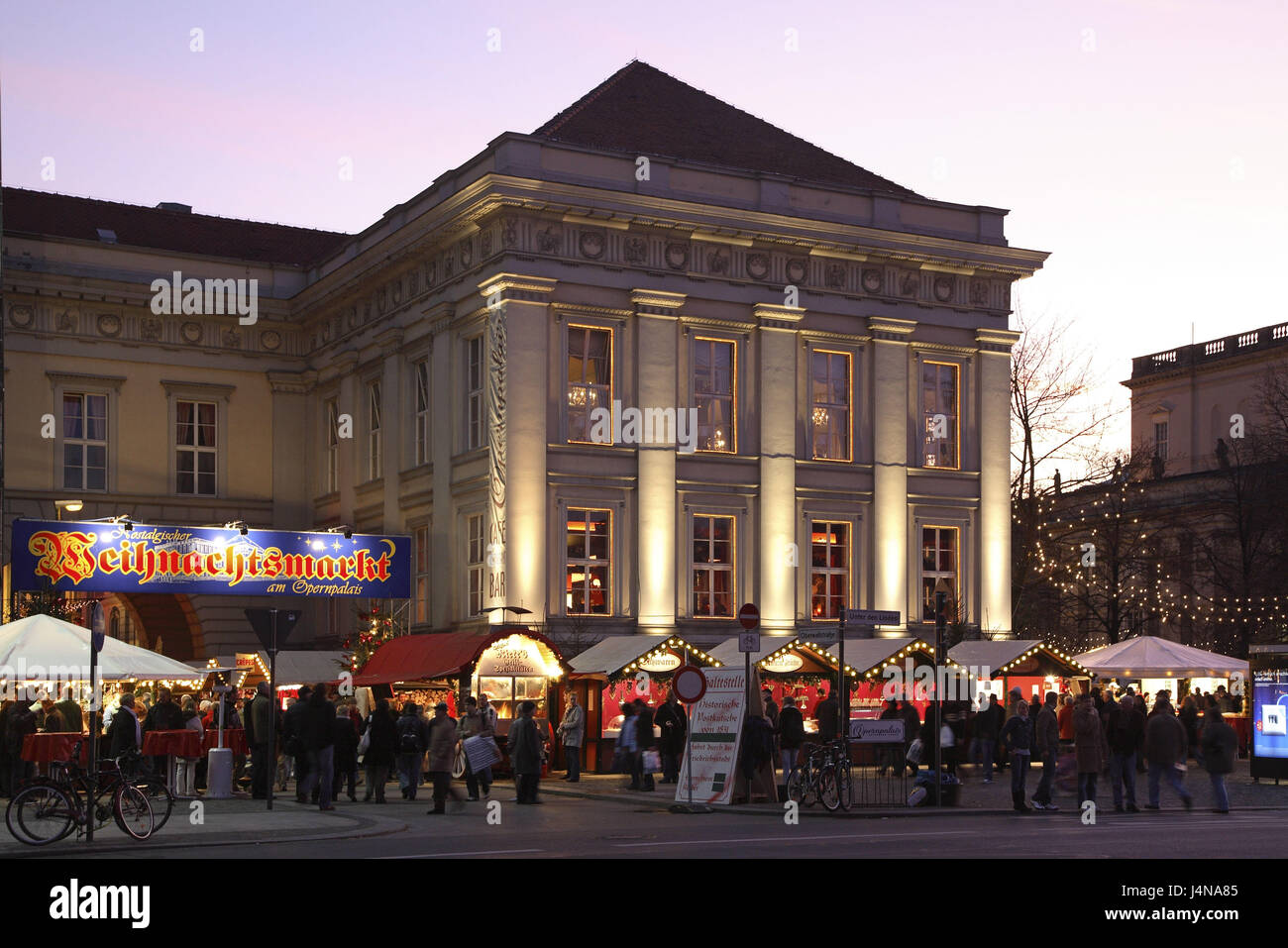 Under the lime trees hi-res stock photography and images - Alamy