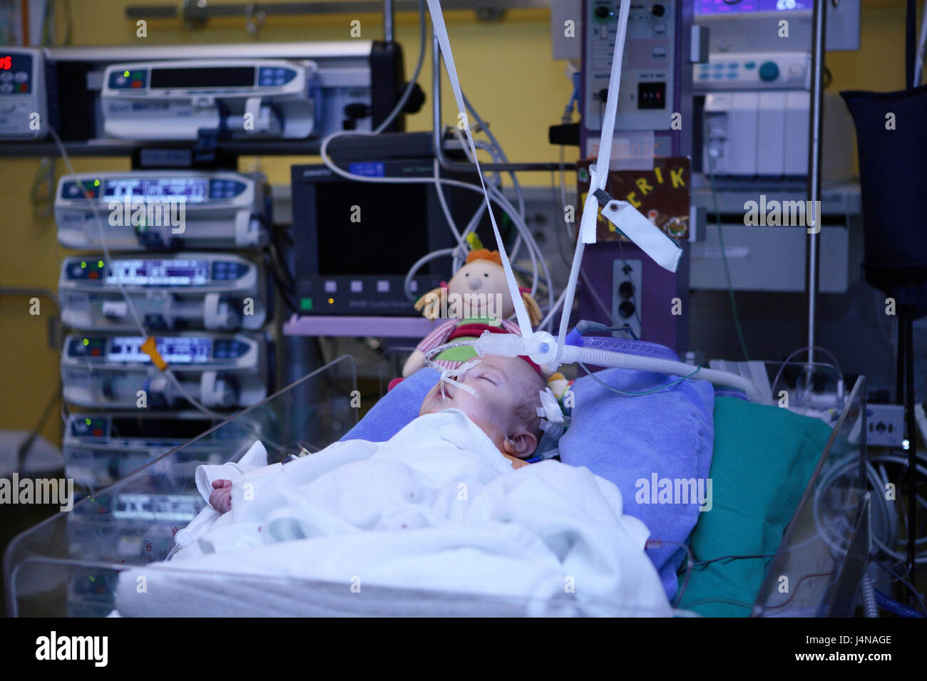 Baby, intensive care unit Stock Photo - Alamy