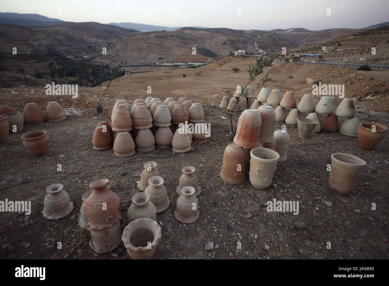 Middle east pottery hi-res stock photography and images - Alamy
