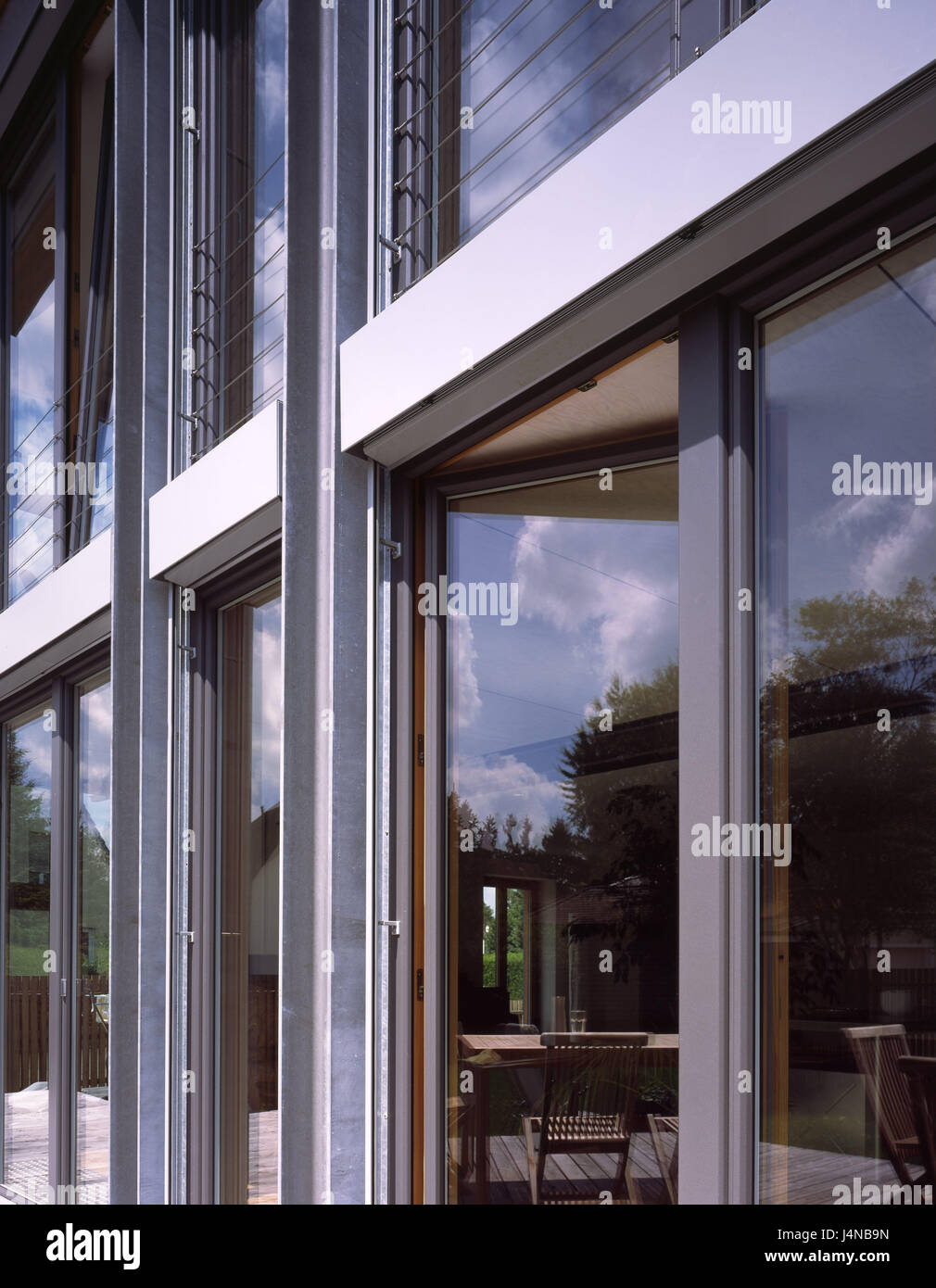 Glass window facade hi-res stock photography and images - Alamy