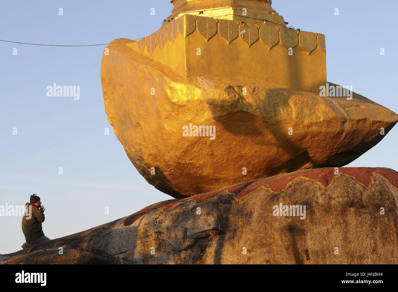 Man, pilgrimage, pray, golden rock, Kyaiktiyo, Myanmar Stock Photo - Alamy