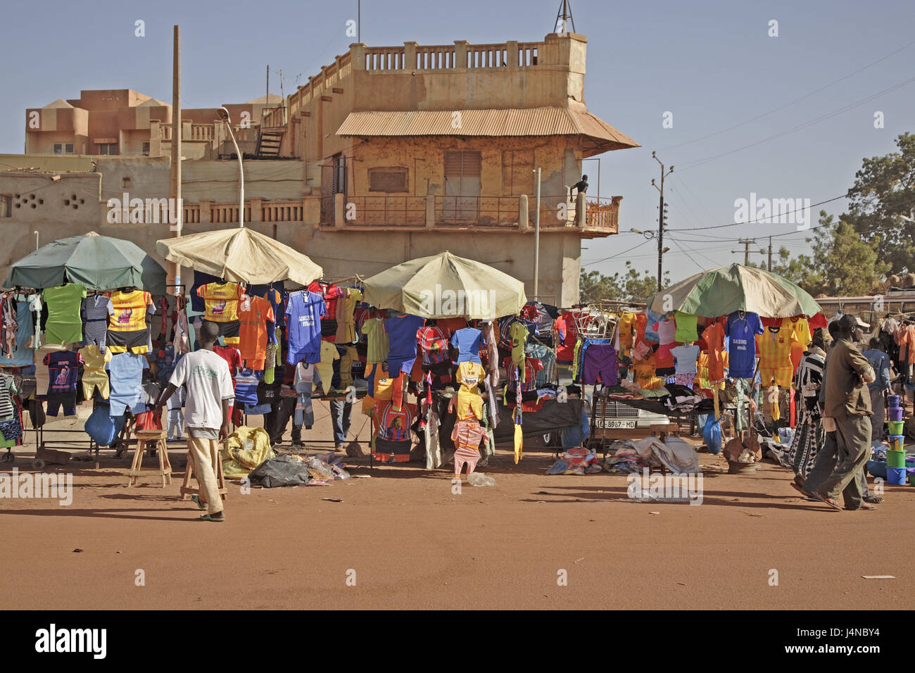 West Africa, Mali, Niger-Binnendelta, city of Mopti, clothes market ...