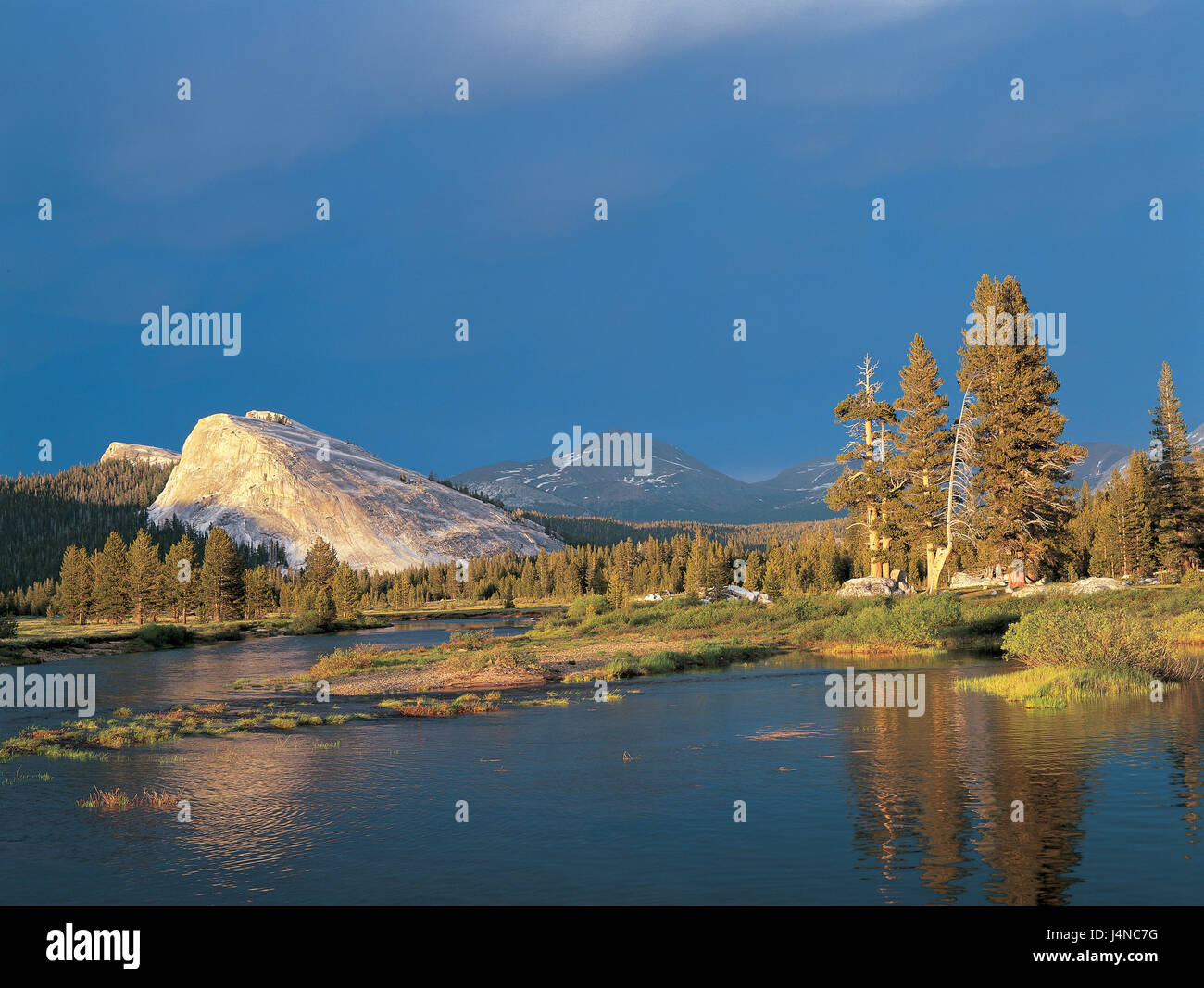 The USA, California, Yosemite national park, lake, scenery, stormy ...