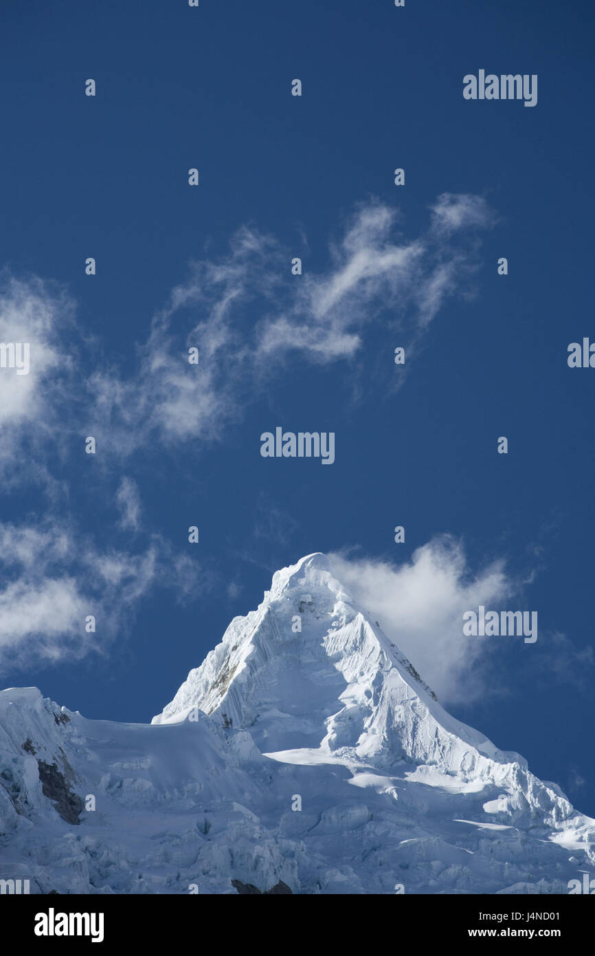 Peru, Cordillera Blanca, Alpamayo, mountaintop, snowy, cloudy sky Stock ...