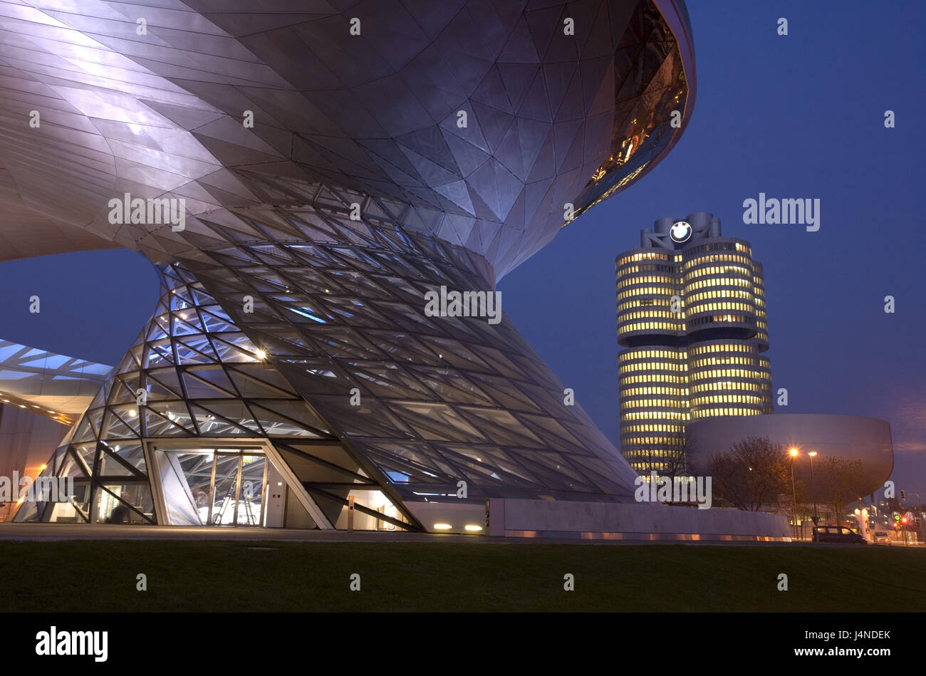 Bmw high rise building hi-res stock photography and images - Alamy