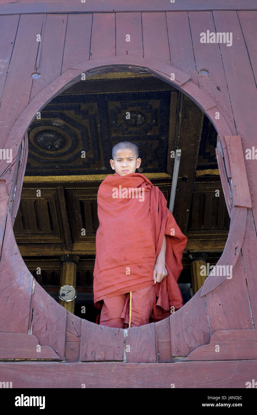 Monk, young, aperture, cloister, Buddhist, Inle lake, Myanmar Stock ...