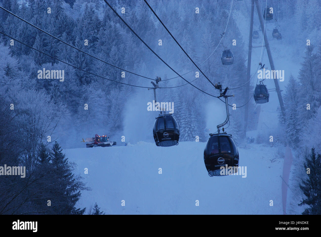 Germany, Bavaria, Garmisch-Partenkirchen, cross corner, gondolas ...