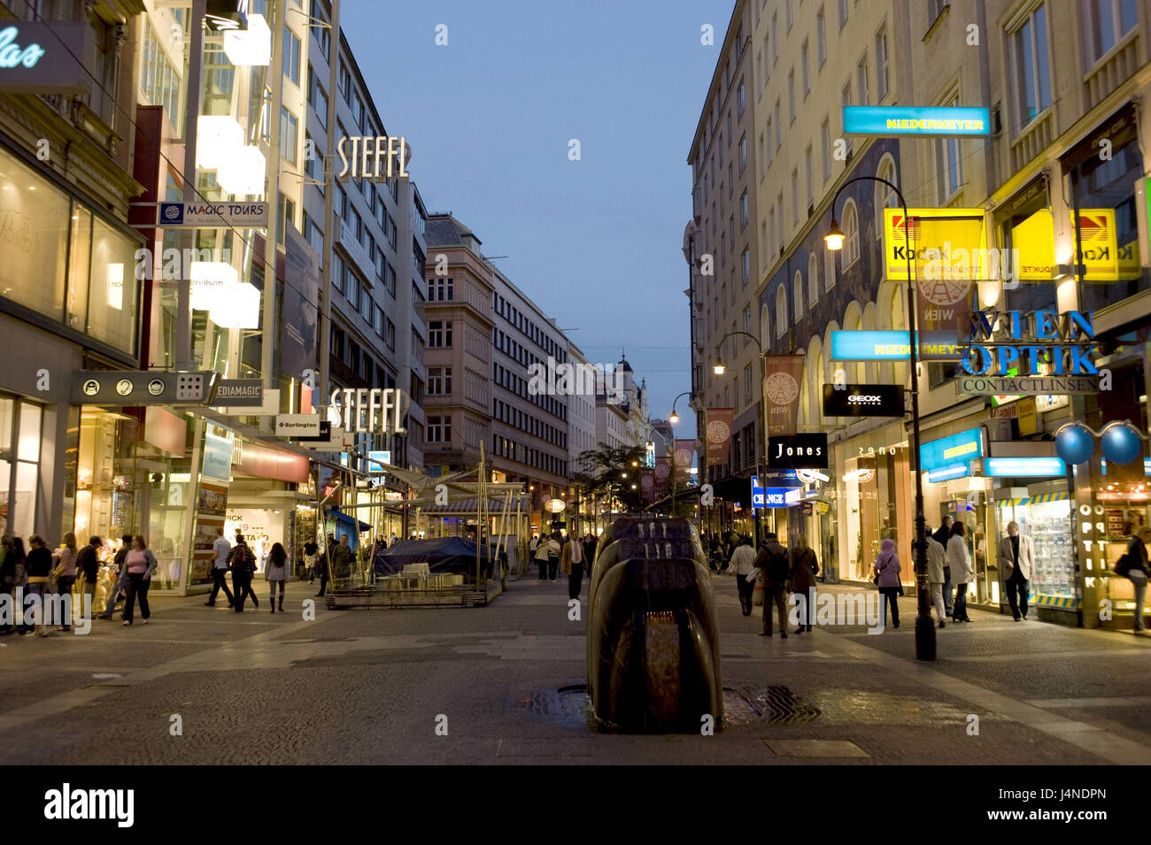 Street signs vienna hi-res stock photography and images - Alamy