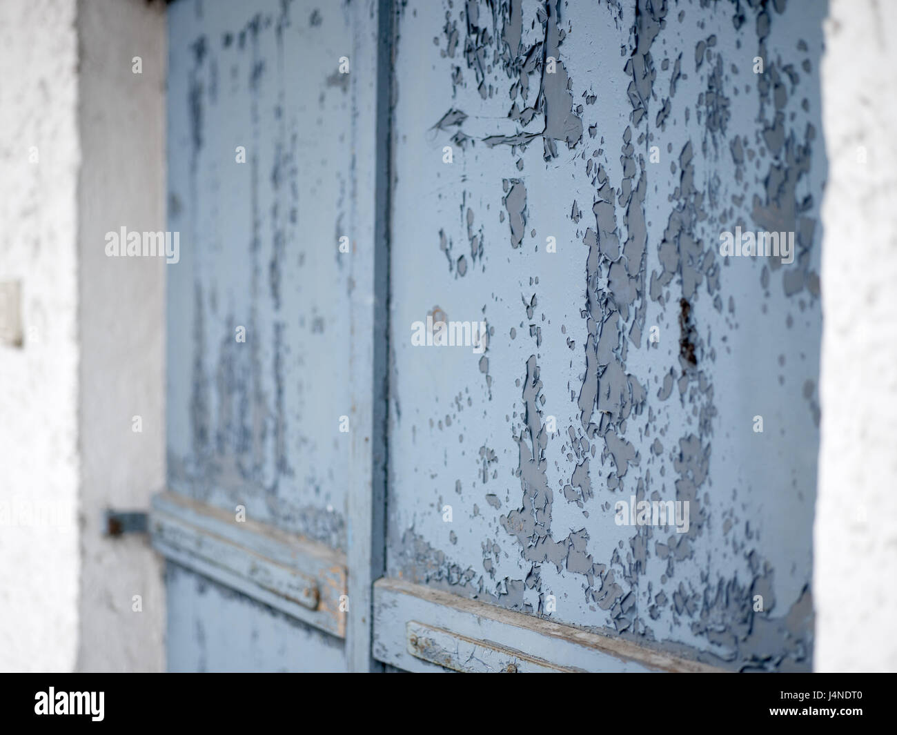 House closed windows door hi-res stock photography and images - Alamy