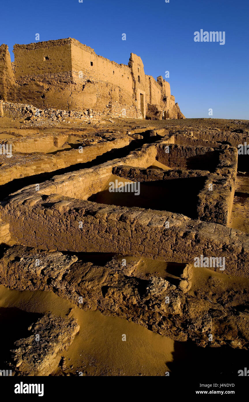 El kharga, egypt hi-res stock photography and images - Alamy