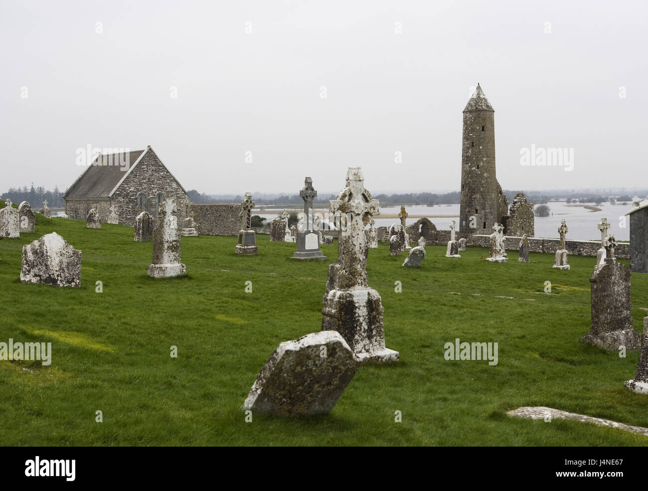 Ireland clonmacnoise cemetery hi-res stock photography and images - Alamy