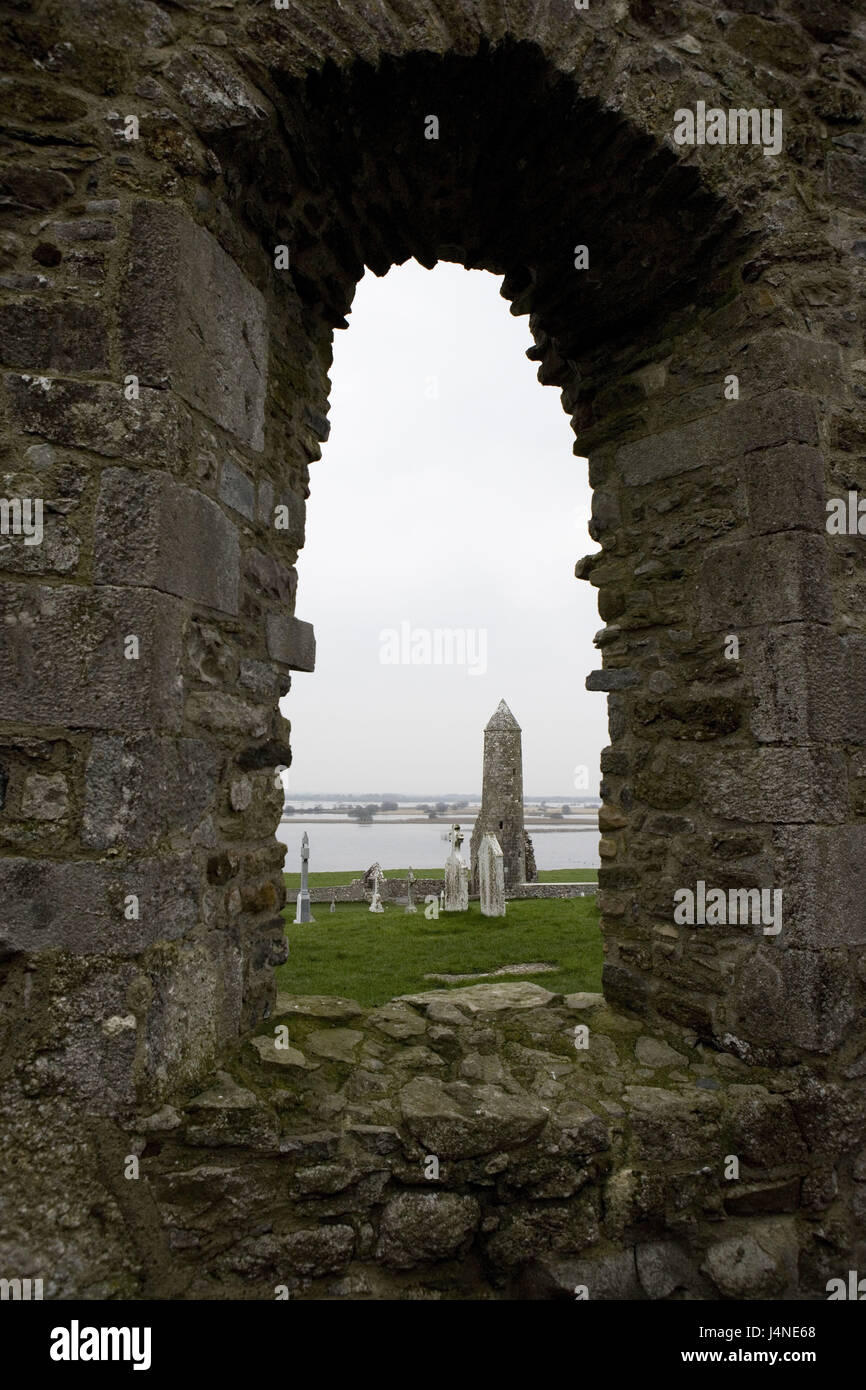 Ireland clonmacnoise cemetery hi-res stock photography and images - Alamy
