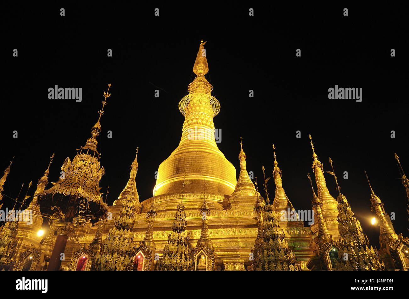 Myanmar, Pyay, Shwesandaw pagoda, towers, night Stock Photo - Alamy