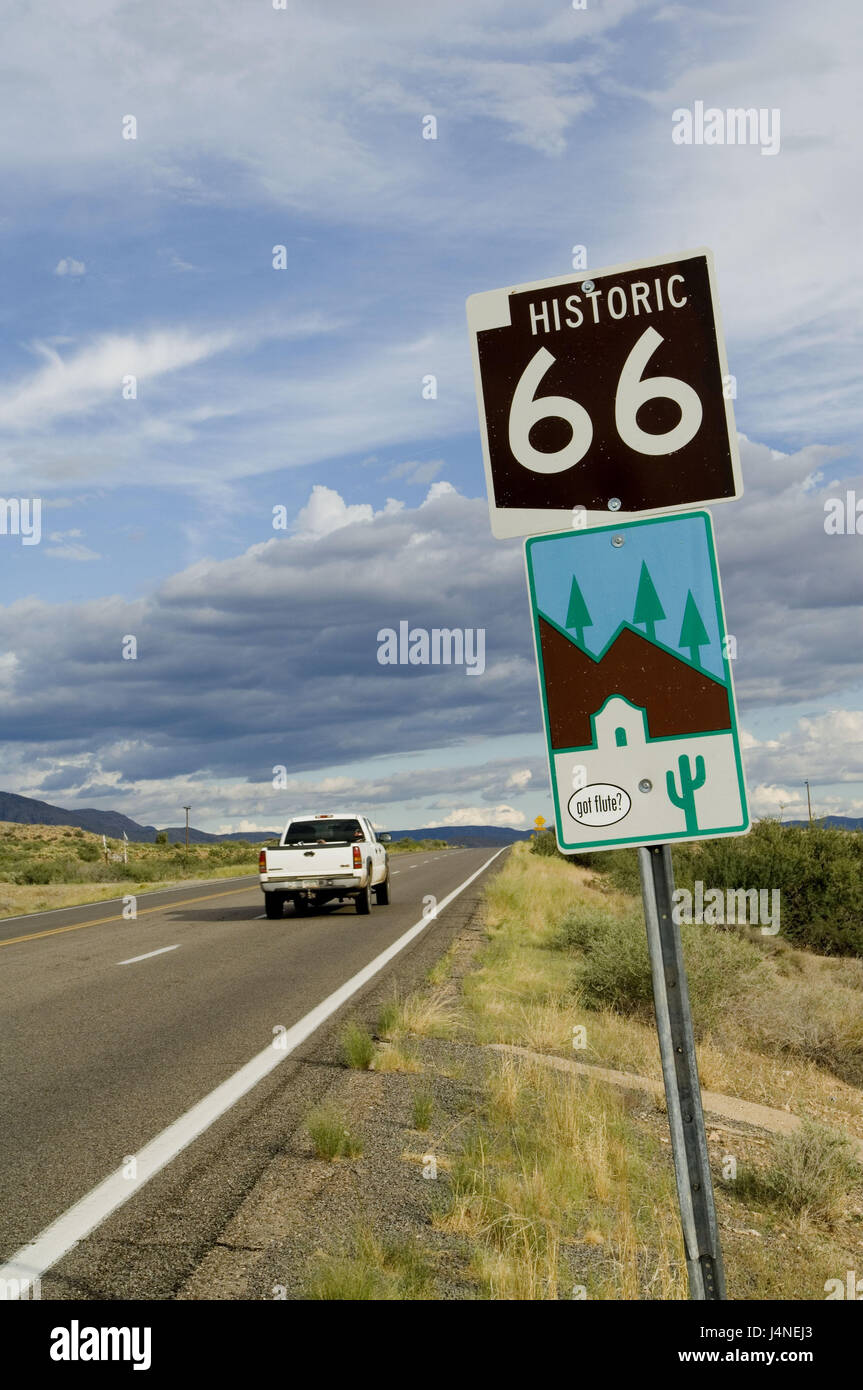 Route 66 sign and car hi-res stock photography and images - Alamy