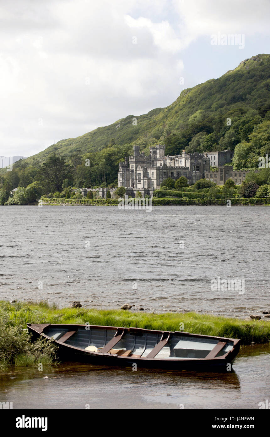 Connemara ireland lake boat hi-res stock photography and images - Alamy