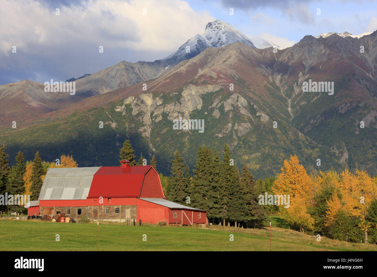 The USA, Südalaska, Matanuska Valley, farm house, autumn Stock Photo ...