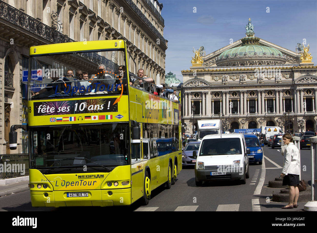 France paris tourist bus hi-res stock photography and images - Alamy