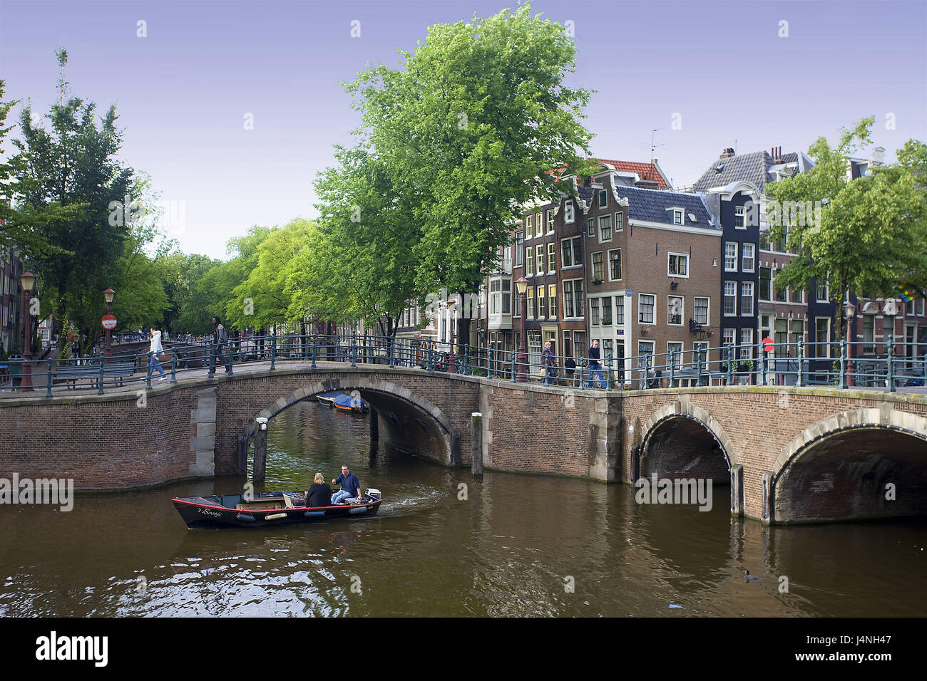 Arched amsterdam canal bridges hi-res stock photography and images - Alamy