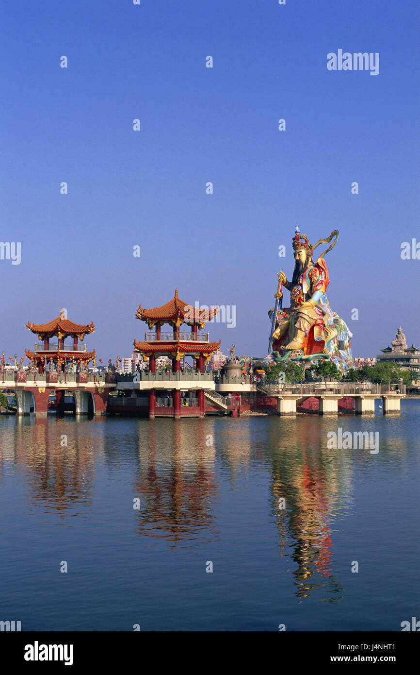 Taiwan, Kaohsiung, Lotussee, pavilions, statue, Xuan-tian-shang-di ...
