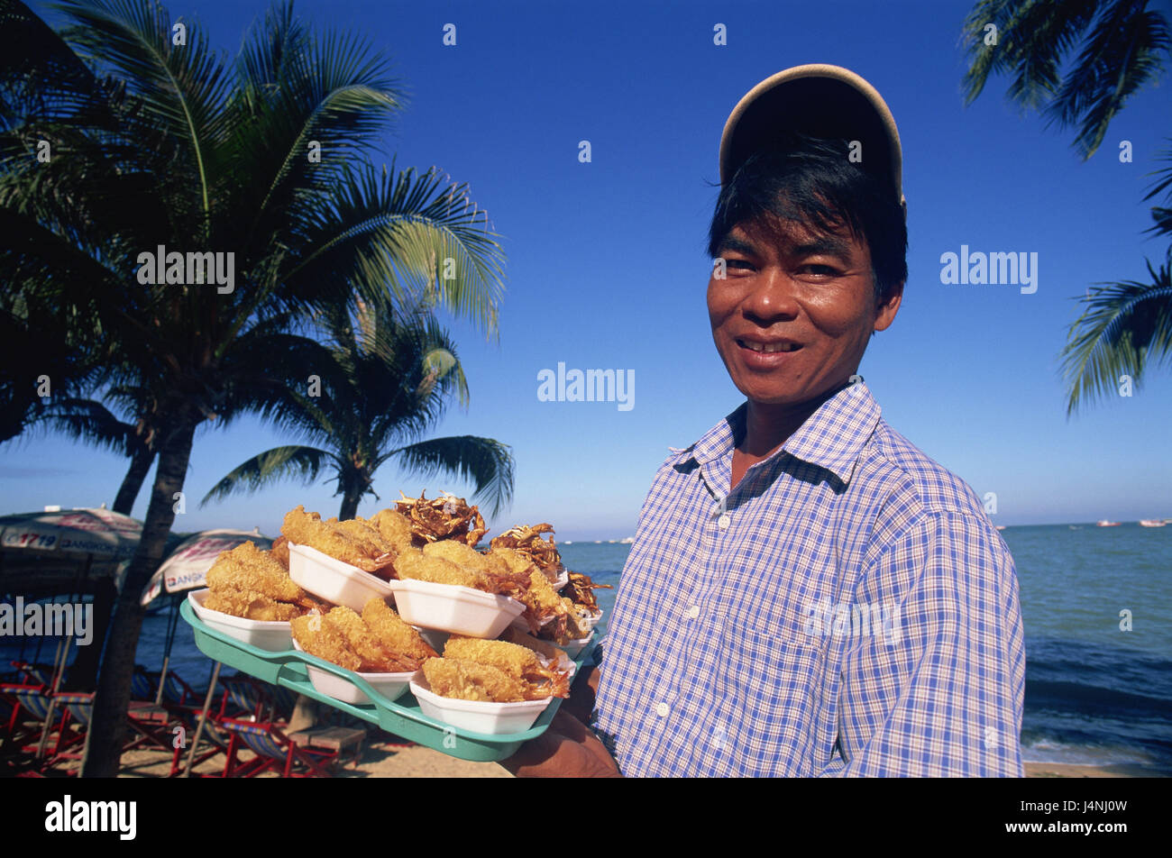 Thailand, Pattaya, Pattaya Beach, man, sales, snacks Stock Photo - Alamy