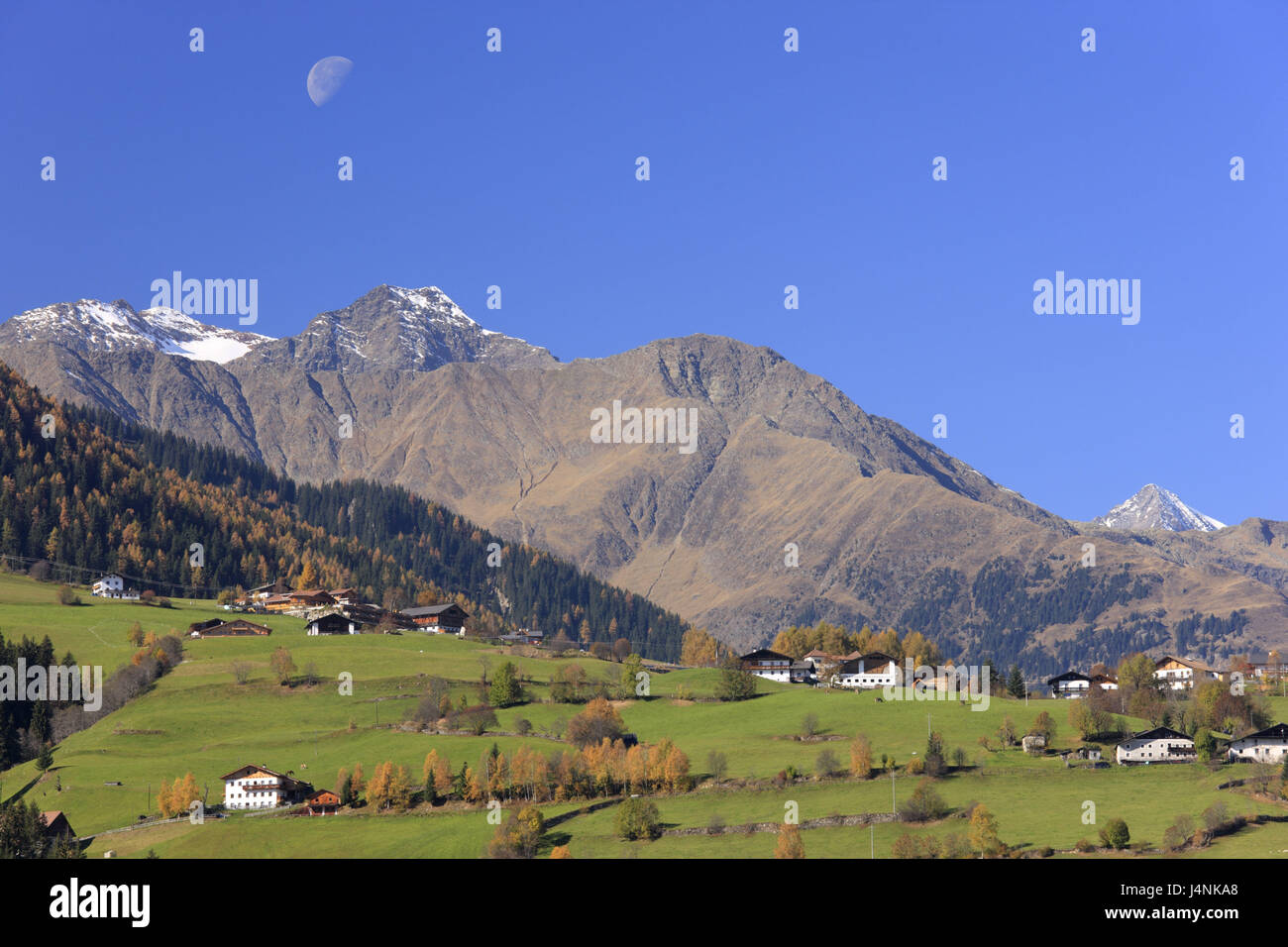 Mountain farms hi-res stock photography and images - Alamy