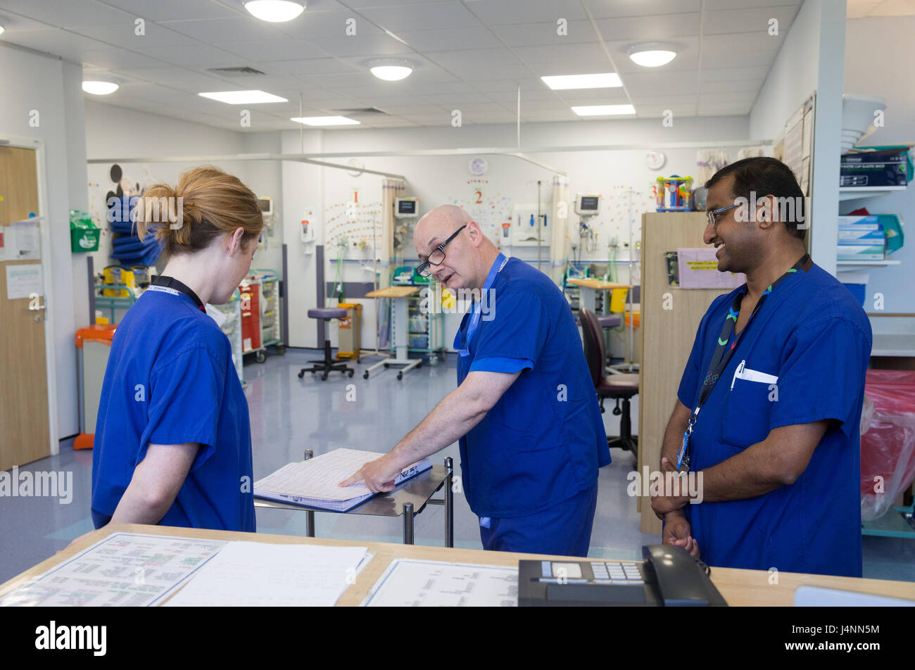 Nhs hospital ward hi-res stock photography and images - Alamy