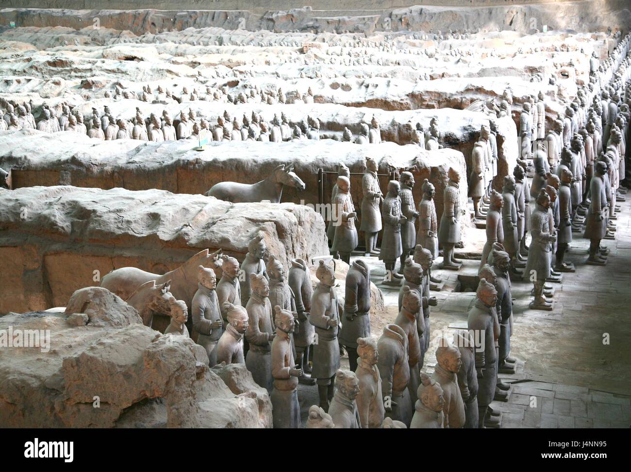 Terracotta army ancient collection sculptures hi-res stock photography ...