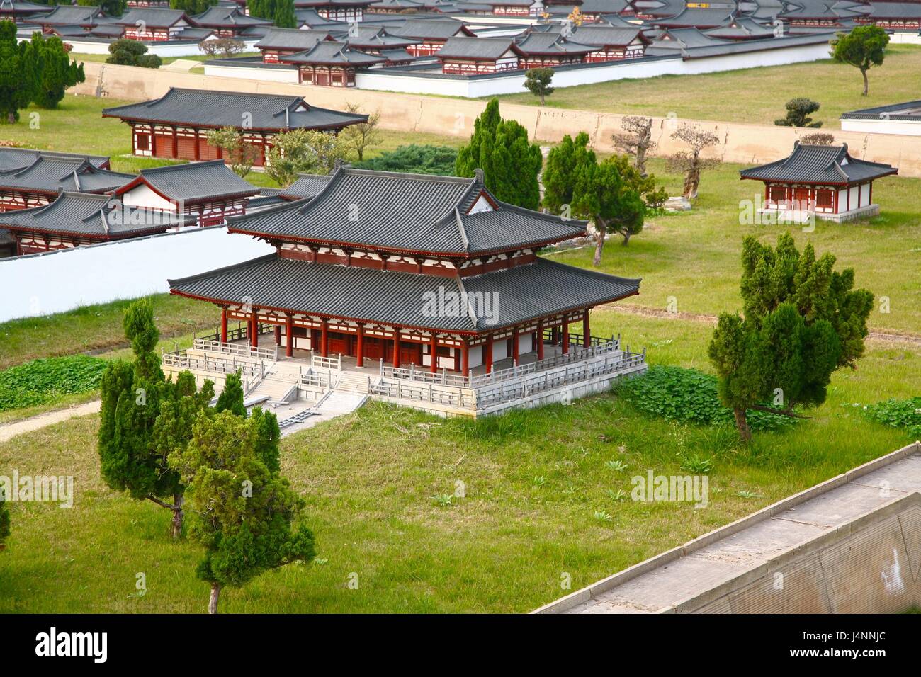 the mini old town in daming palace was the imperial palace complex of ...