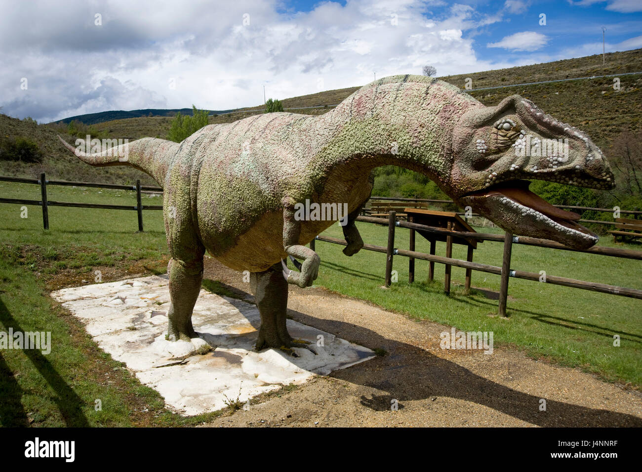 Life size replica of theropod Allosaurus dinosaur in Fuente Lacorte ...