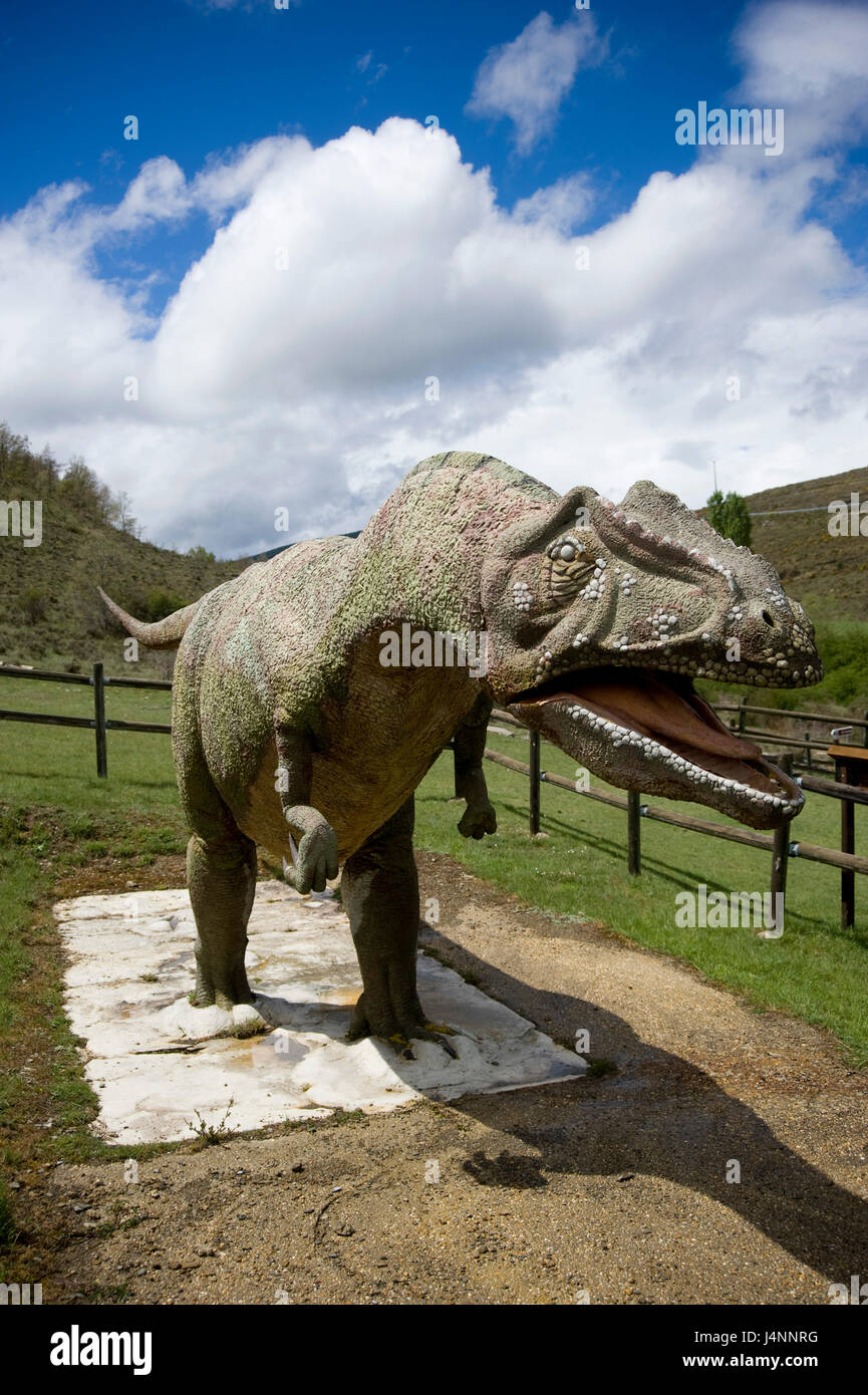 Life size replica of theropod Allosaurus dinosaur in Fuente Lacorte ...