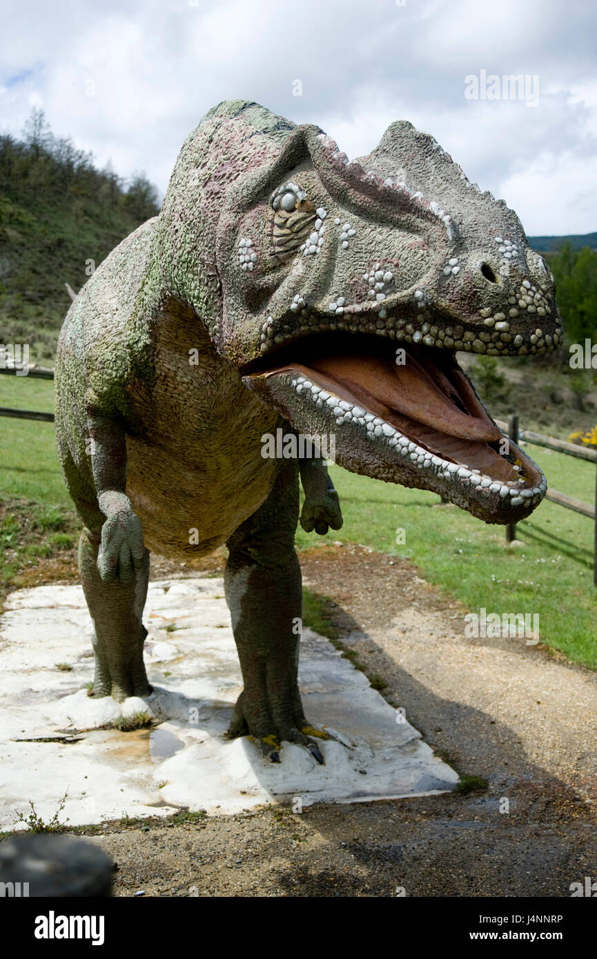 Life size replica of theropod Allosaurus dinosaur in Fuente Lacorte ...