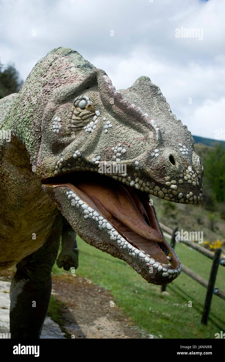 Life size replica of theropod Allosaurus dinosaur in Fuente Lacorte ...