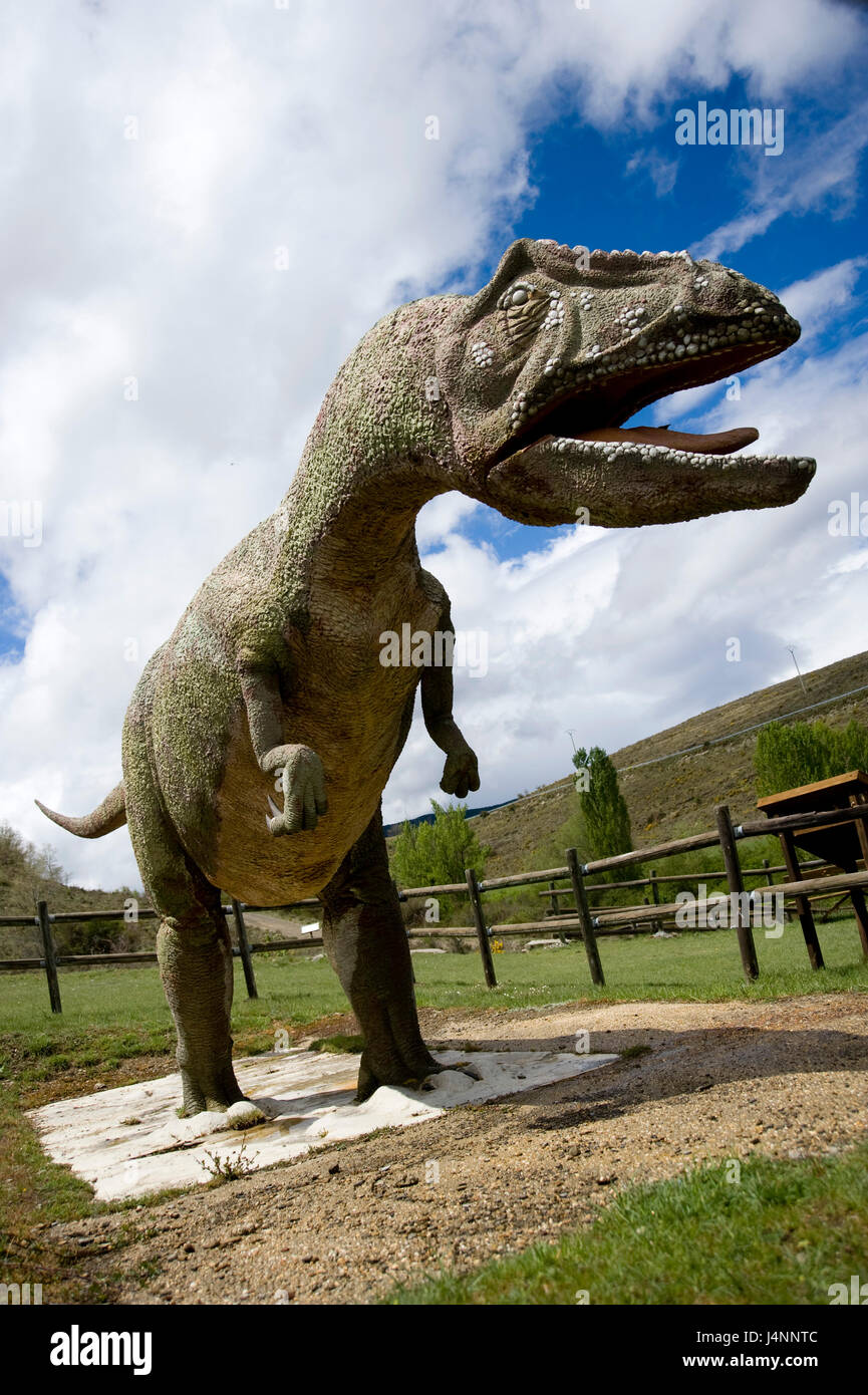 Life size replica of theropod Allosaurus dinosaur in Fuente Lacorte ...
