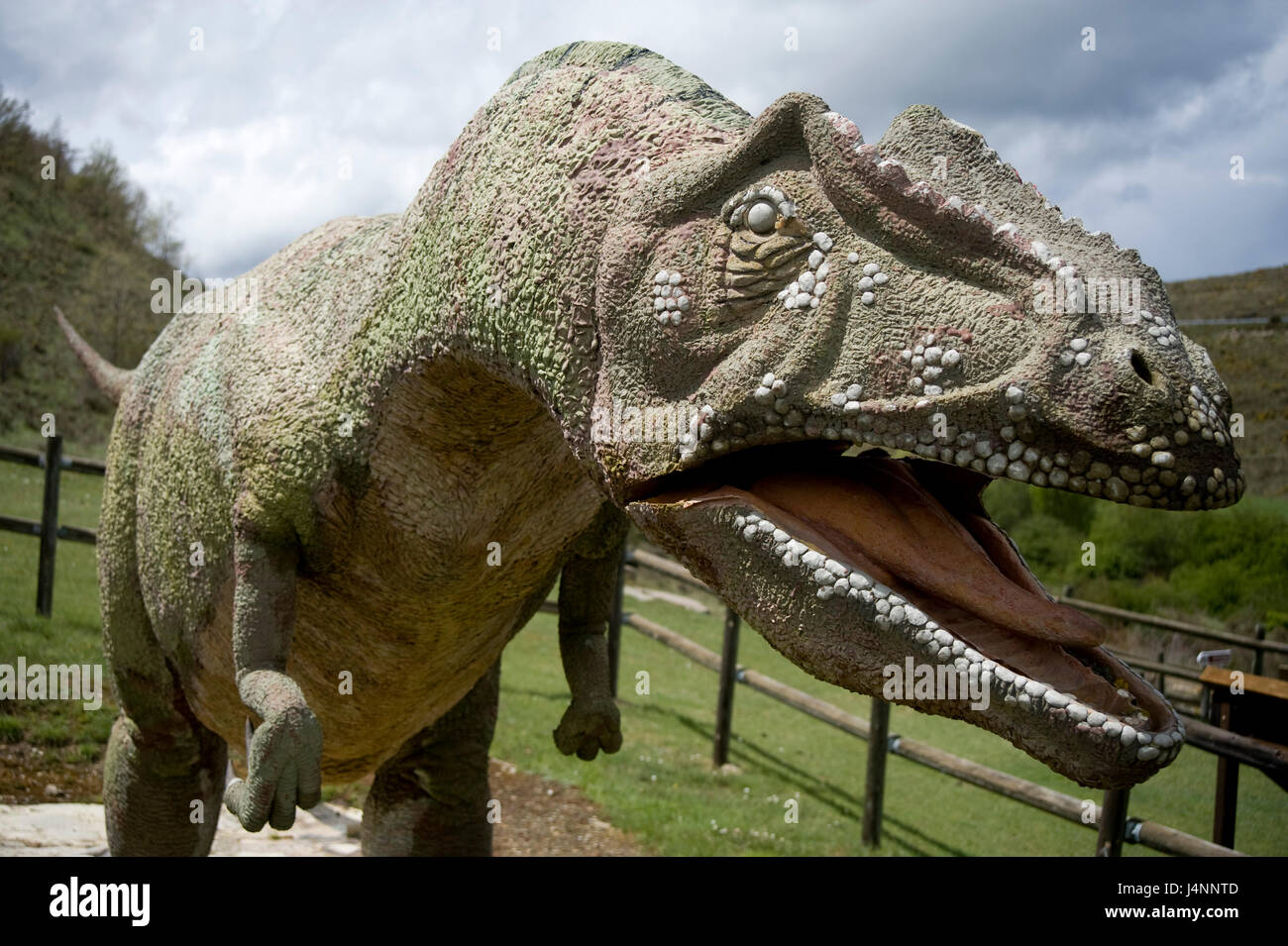 Life size replica of theropod Allosaurus dinosaur in Fuente Lacorte ...