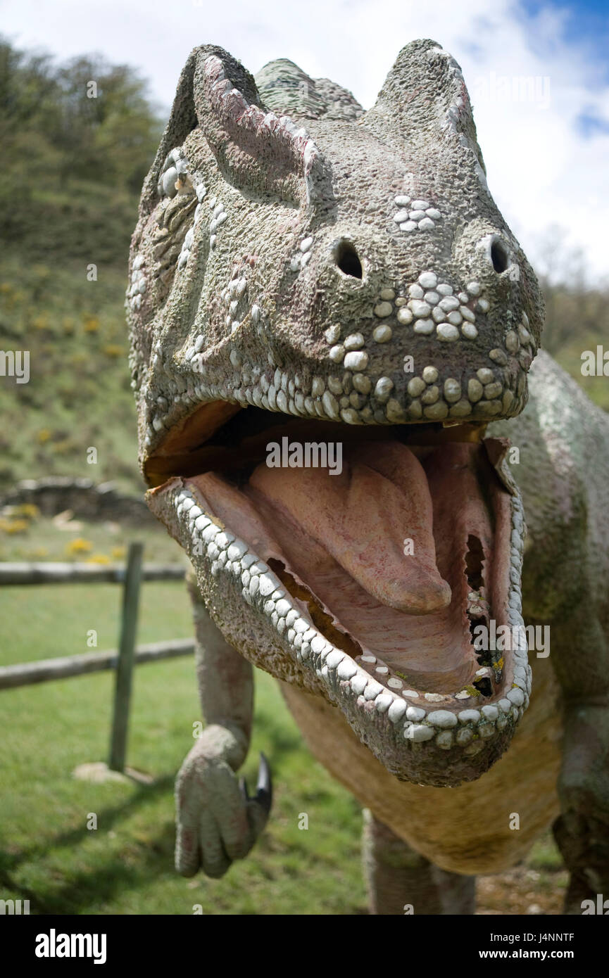 Life size replica of theropod Allosaurus dinosaur in Fuente Lacorte ...