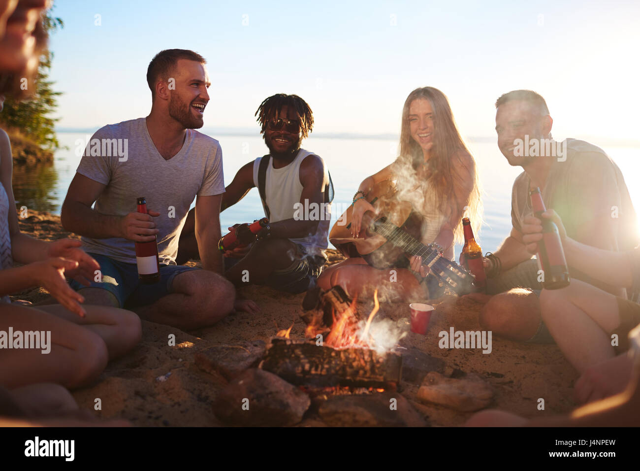 Campers around campfire campfire hi-res stock photography and images ...