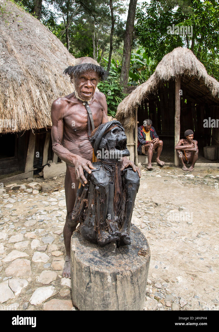 Mummy nature hi-res stock photography and images - Alamy