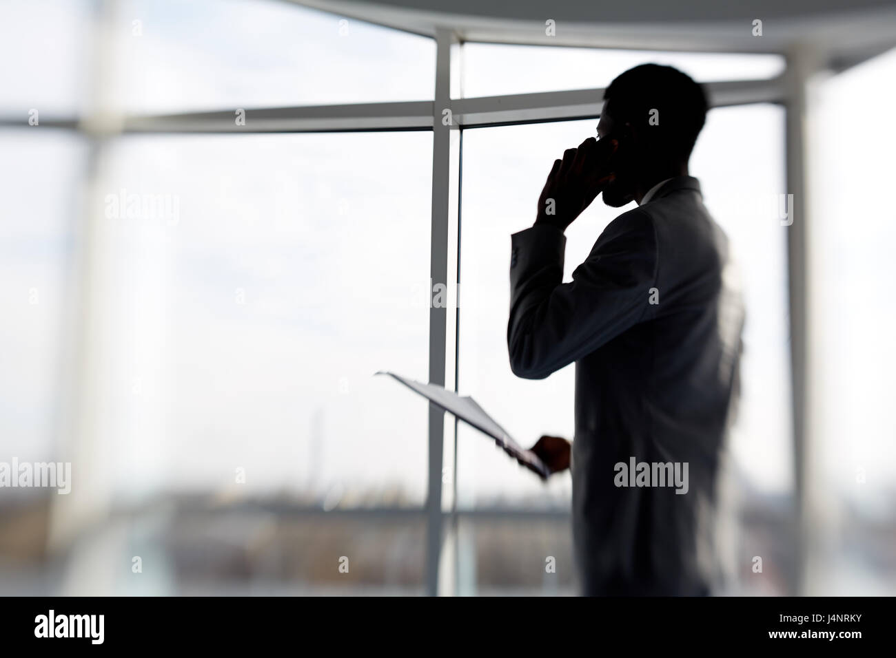 Mobile agent speaking with client on cellphone Stock Photo - Alamy