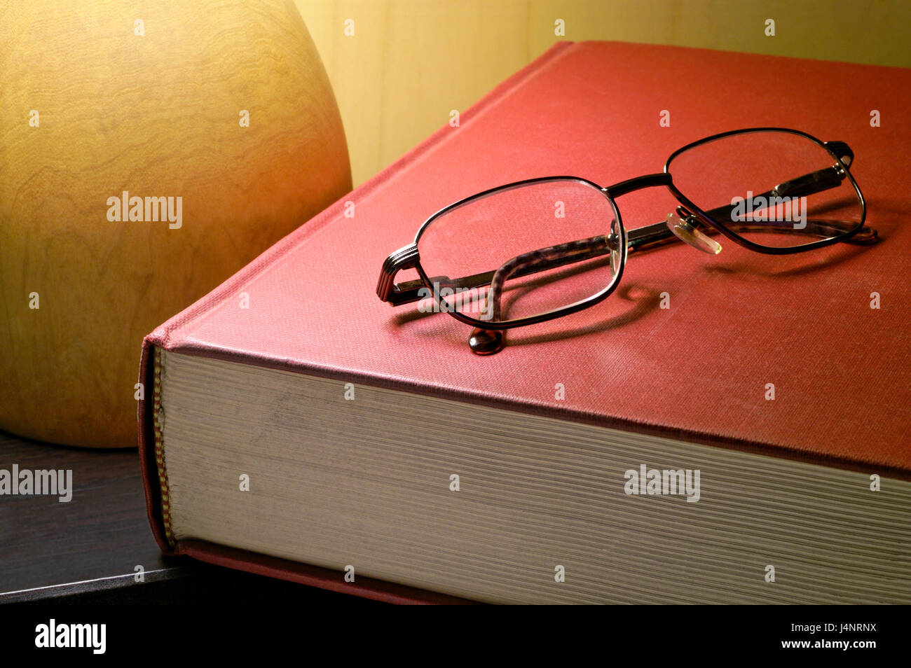 Reading under the lamp hi-res stock photography and images - Alamy