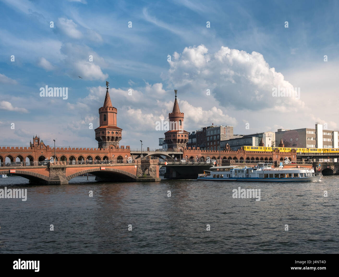 River Spree and Oberbaumbrücke (Oberbaum Bridge) in Berlin Stock Photo ...