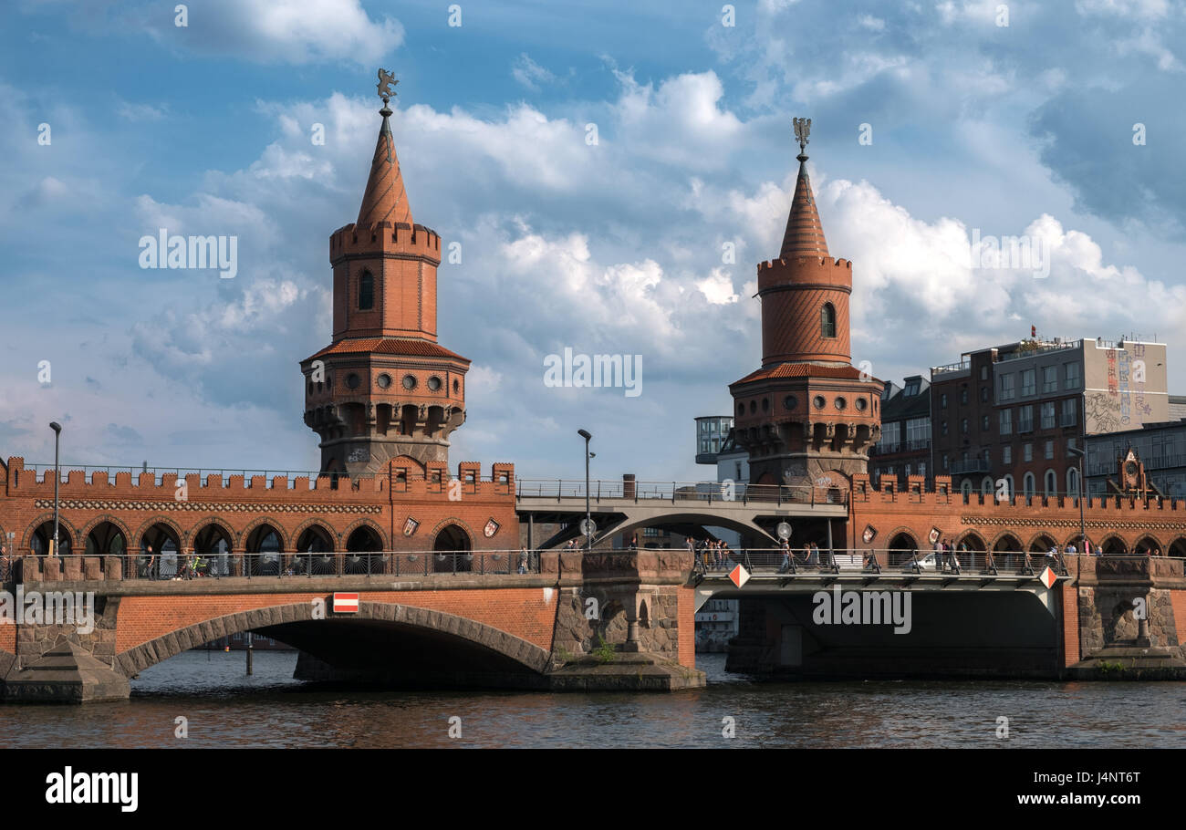 Berlin landmark: Oberbaumbrücke (Oberbaum Bridge Stock Photo - Alamy