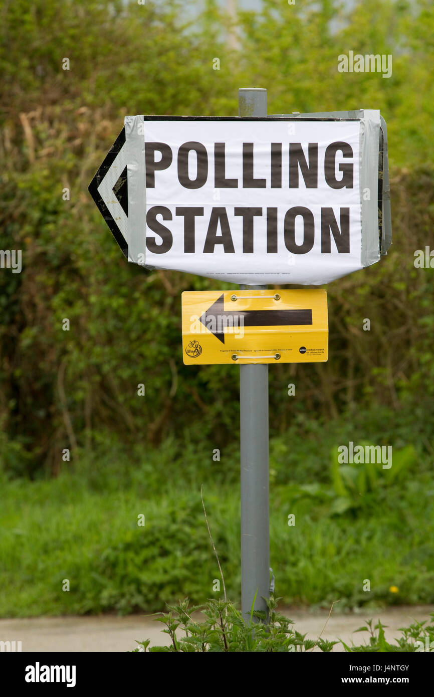 Vote road sign arrow hi-res stock photography and images - Alamy