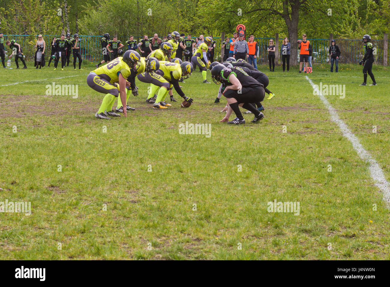 Football Teams Prepared to Snap Stock Photo - Alamy