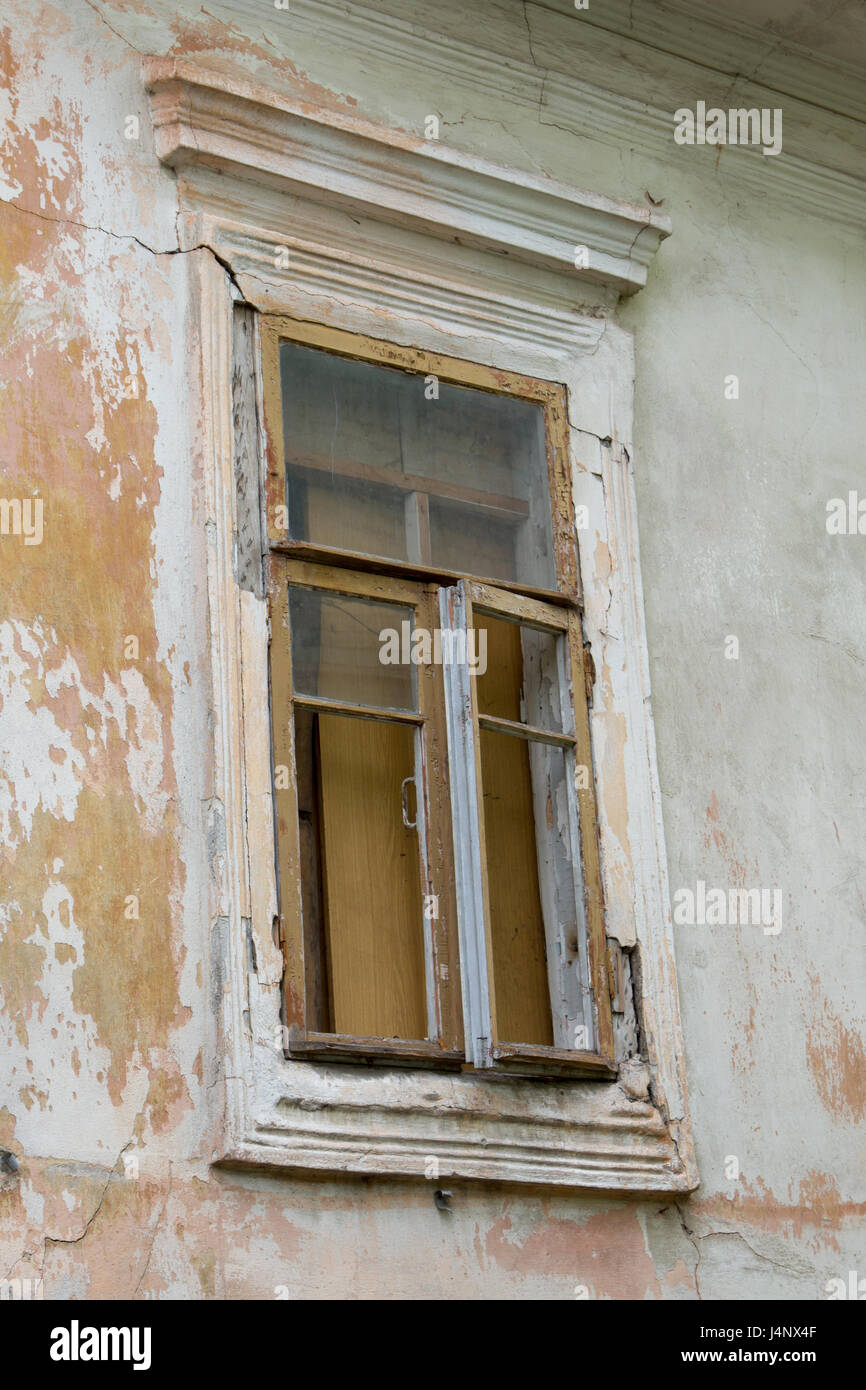 Boarded up window in an old brick house Stock Photo - Alamy