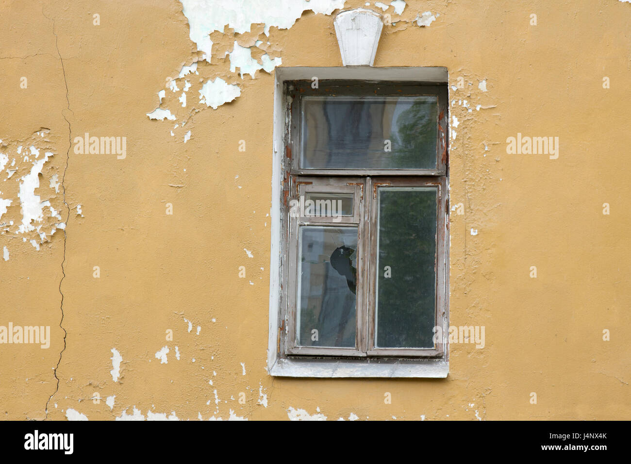 Boarded up window in an old brick house Stock Photo - Alamy